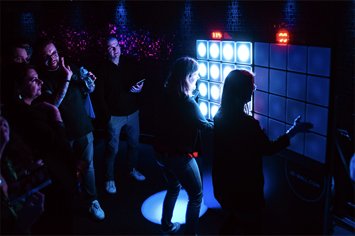 ZE WALL Paris - Le Mur Digital Interactif pour Événements